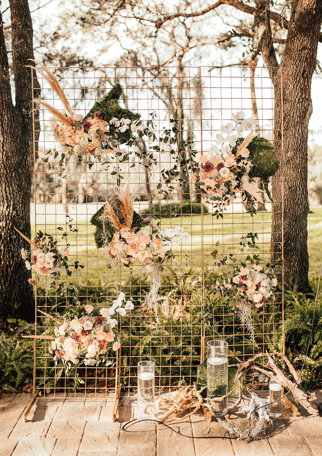 Metal Grid Backdrop - Crystal & Crates