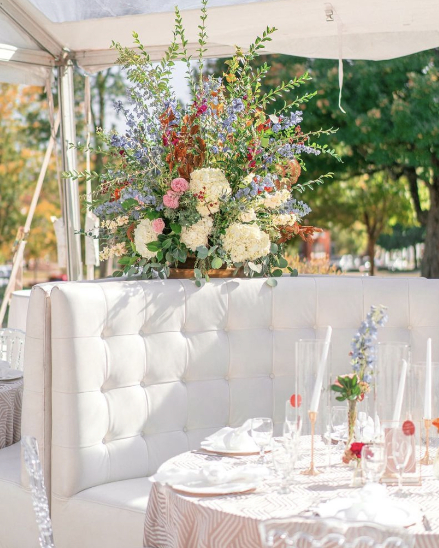 Kaden Curved Booth - Eventology