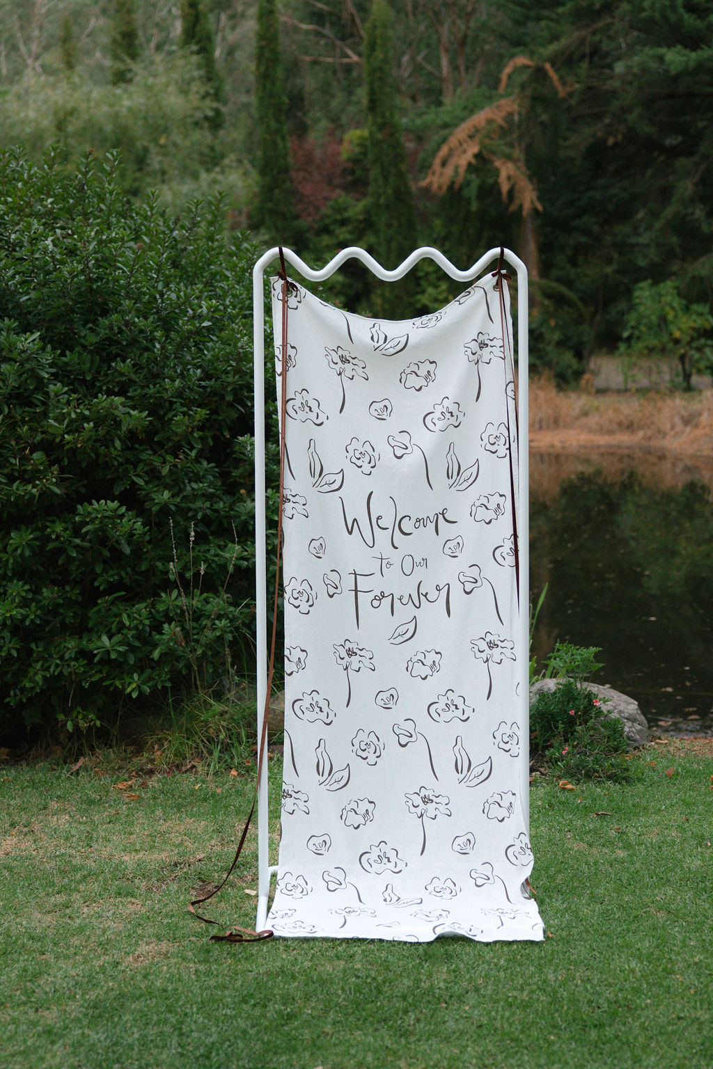 Wave Frame - Tall (white) - Found Collective