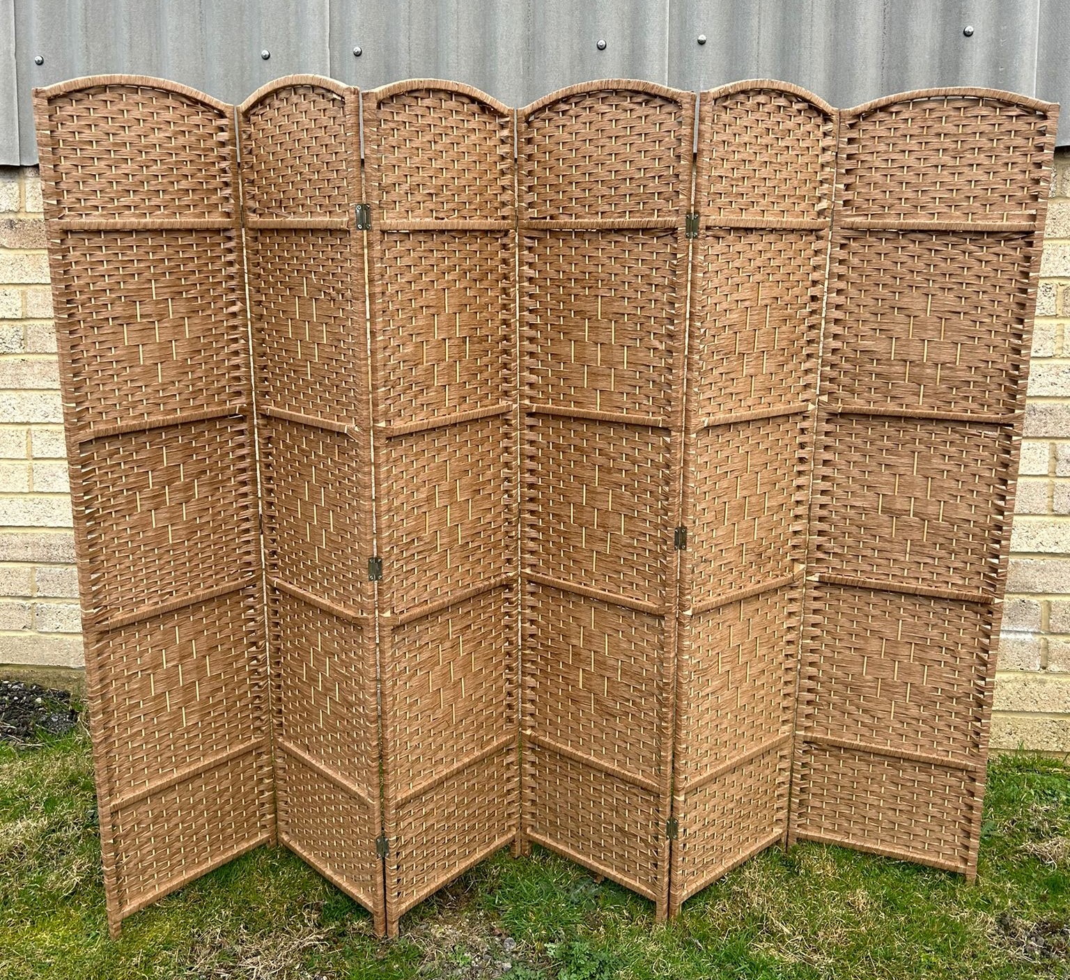 Wicker screen: light brown - The Little Wedding Warehouse