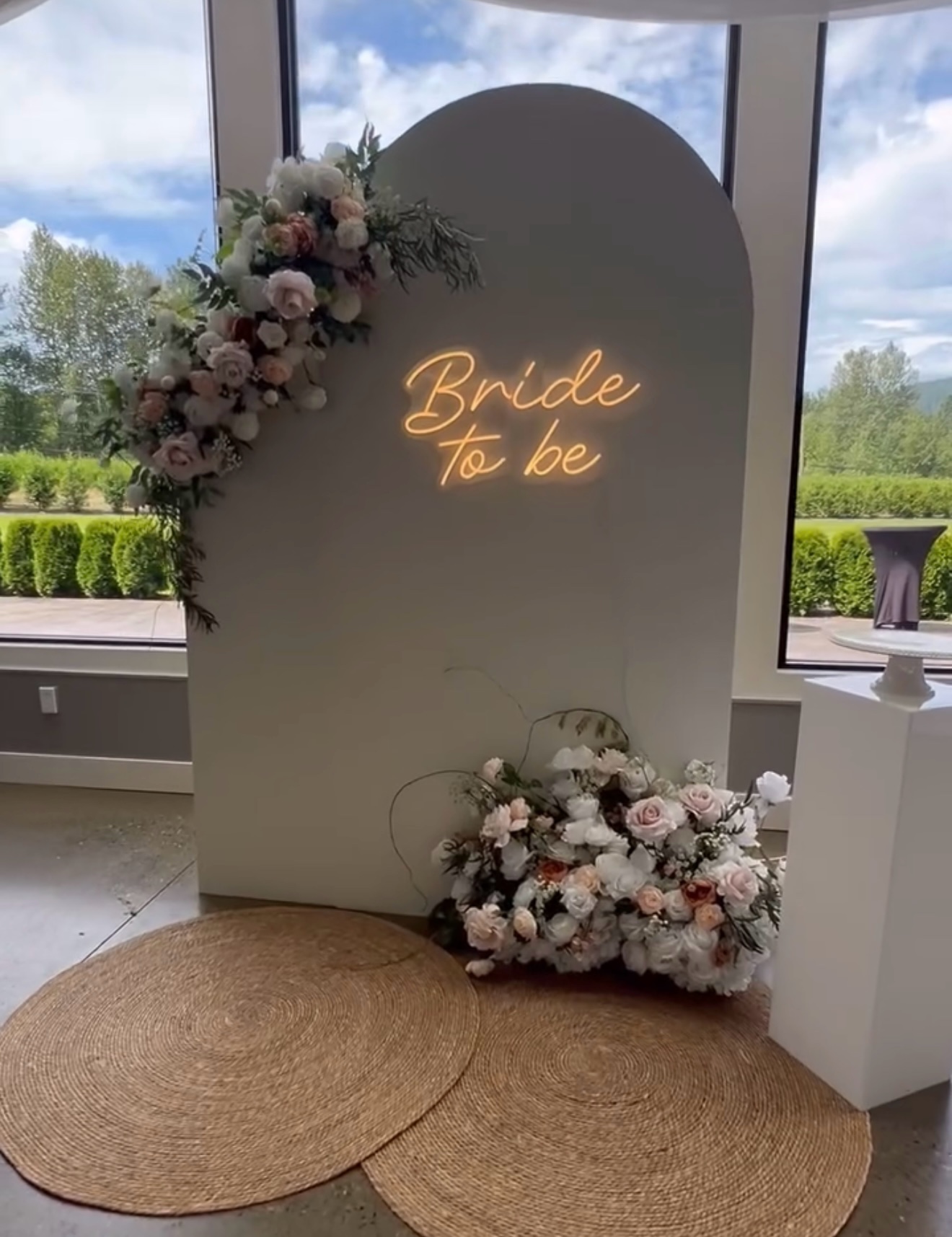 Curved backdrops - Valley Weddings & Events